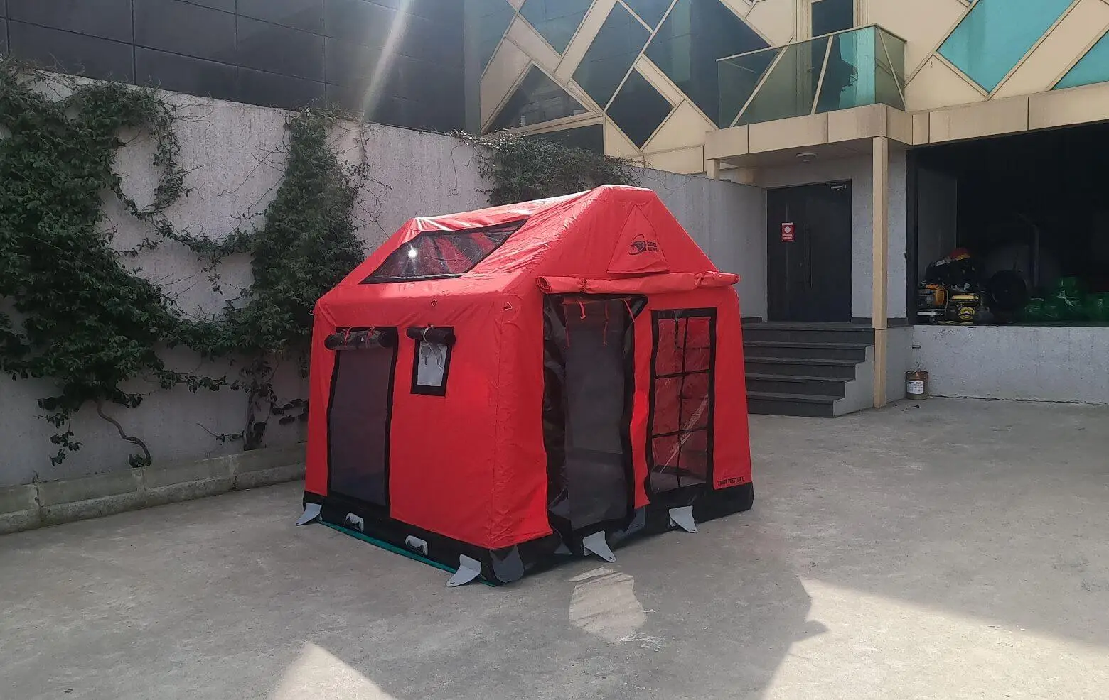 LONDON PRESTIGE (S) | FOR 4 PERSON | 4 SEASON INFLATABLE TENT